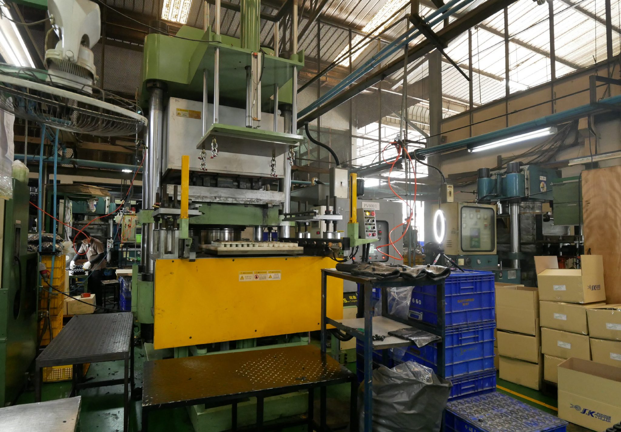 RUBBER MOLDING MACHINE | Thai Rubb Tech